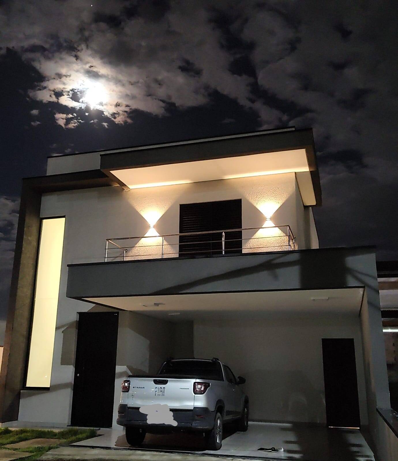 Sobrado 200m² - 3 Suítes com Piscina – Cond. Res. Fogaça